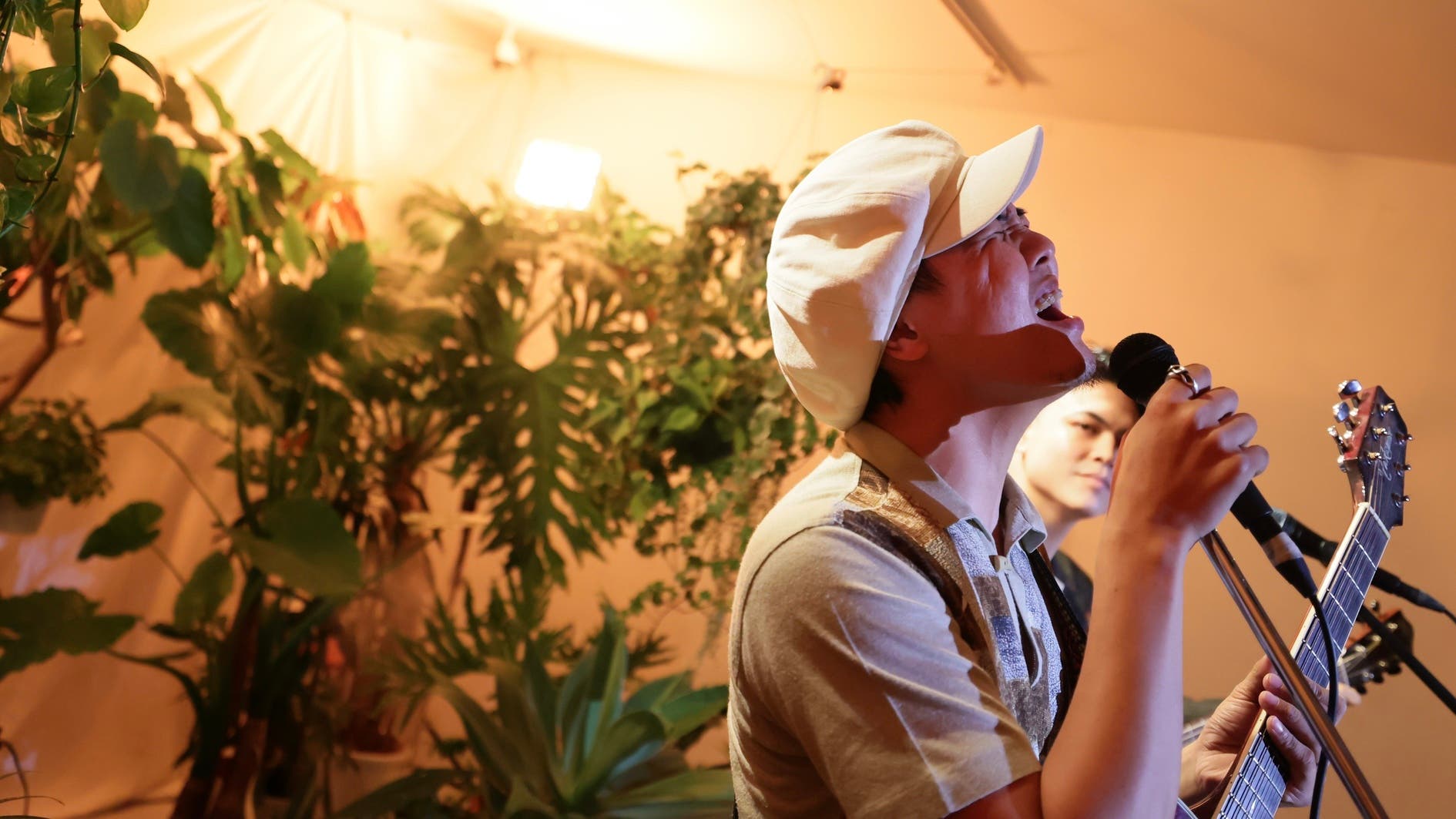 大阪の植物あふれる撮影スタジオ！レイアウト自由なグリーンを活かした多様な撮影！の写真18