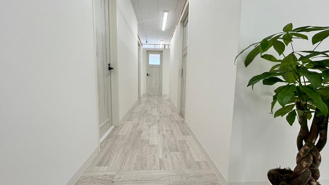 【会議室②】完全個室の6名会議室!!【甲斐竜王 by シェアオフィスBee】の写真2