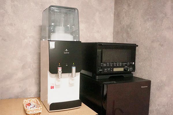 【新宿駅、西新宿駅からアクセス抜群】綺麗で清潔な70㎡フルリフォーム貸会議室、充実の設備が無料で使い放題！ウォーターサーバー有の写真15