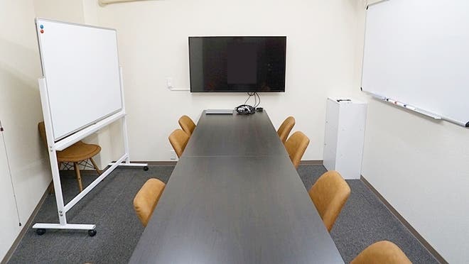 名古屋駅より徒歩2分の会議室【対面8名+1】24時間ご利用可能で備品無料!の写真1