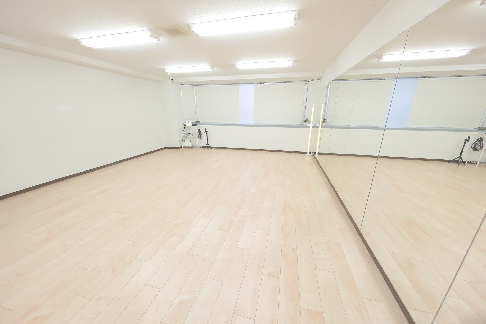 【江坂のダンススタジオ】大型ミラー完備丨ヨガマットが無料で使える丨1時間から利用可丨当日予約OK丨の写真10