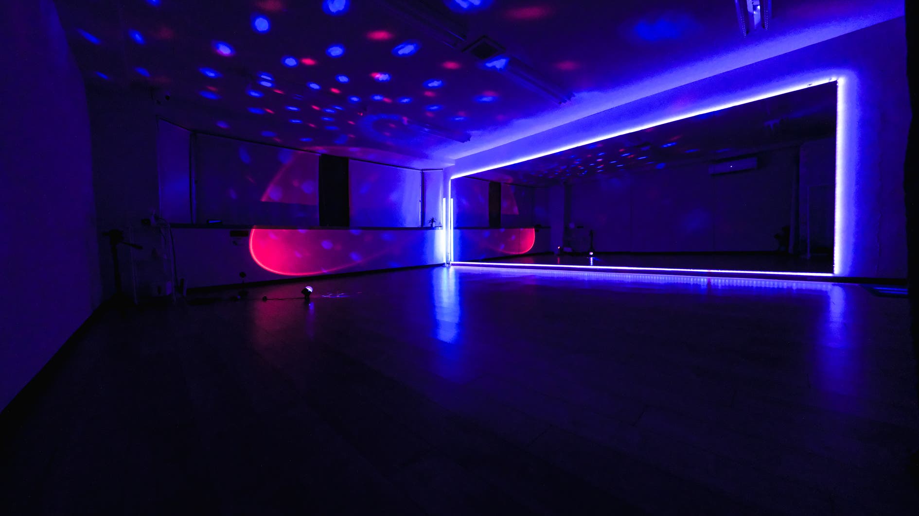 【江坂のダンススタジオ】大型ミラー完備丨ヨガマットが無料で使える丨1時間から利用可丨当日予約OK丨の写真12