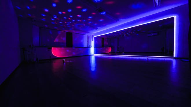 【江坂のダンススタジオ】大型ミラー完備丨ヨガマットが無料で使える丨1時間から利用可丨当日予約OK丨の写真12