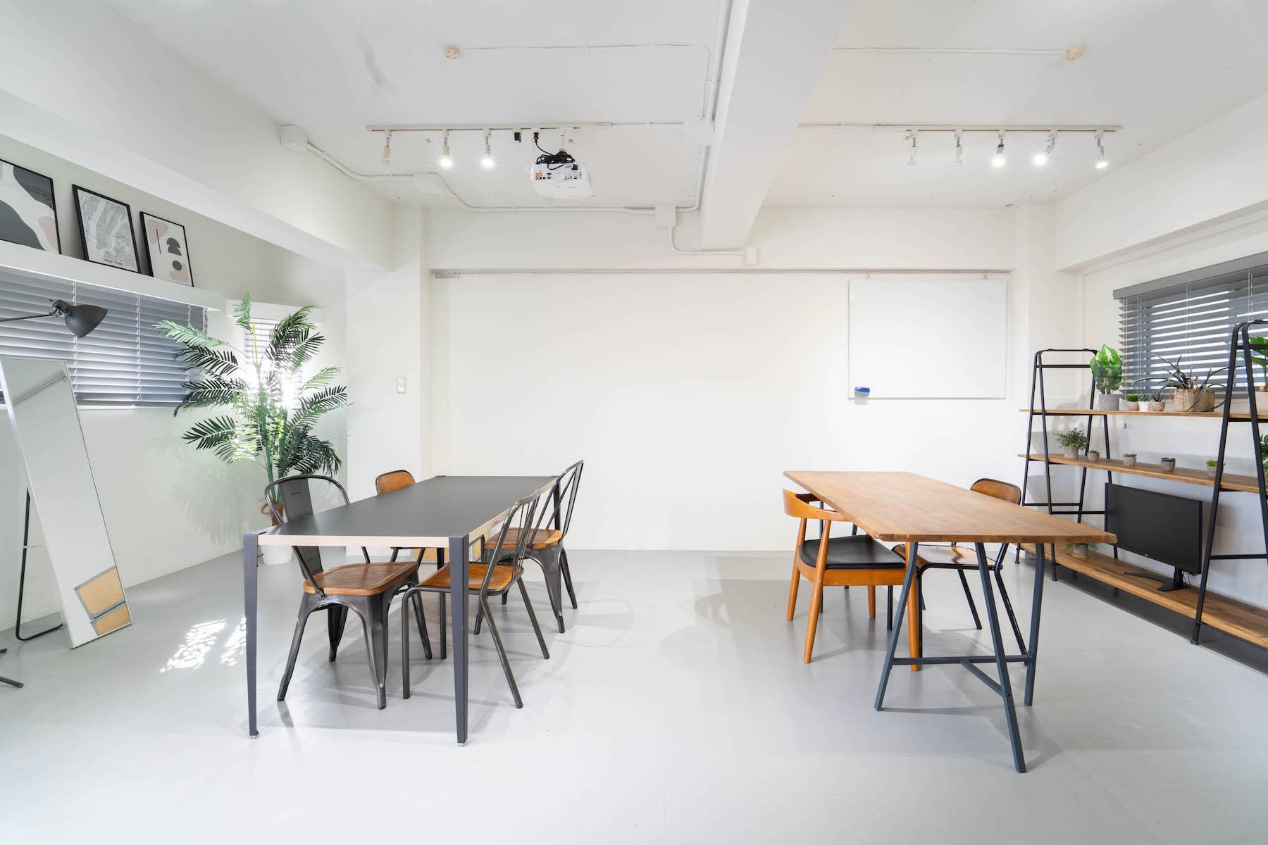 【原宿駅徒歩6分 / - C -（409号室）】 白壁・グレータイルの綺麗めハウススタジオ / 無料レンタル備品も充実の写真4