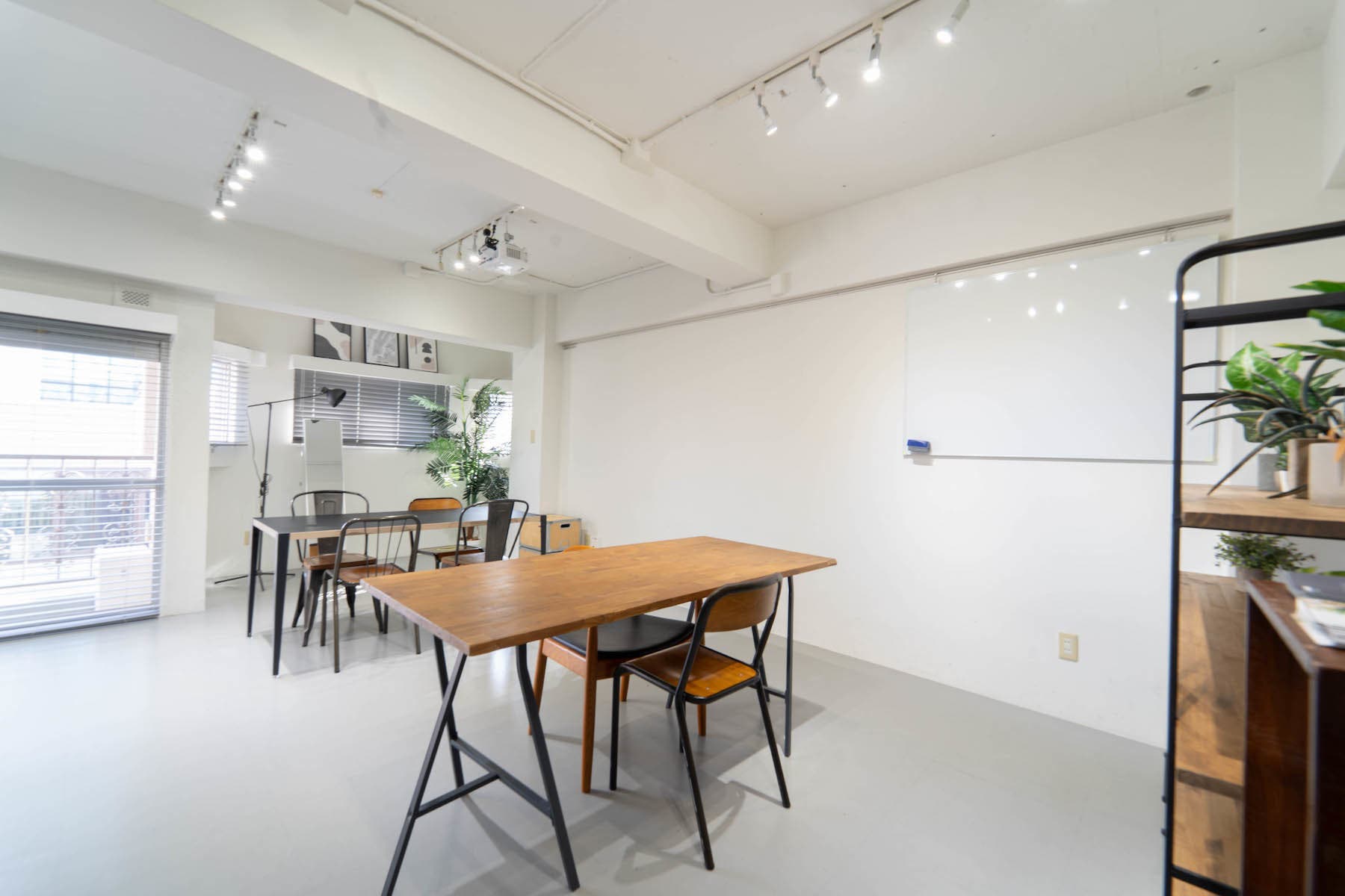 【原宿駅徒歩6分 / - C -（409号室）】 白壁・グレータイルの綺麗めハウススタジオ / 無料レンタル備品も充実の写真5