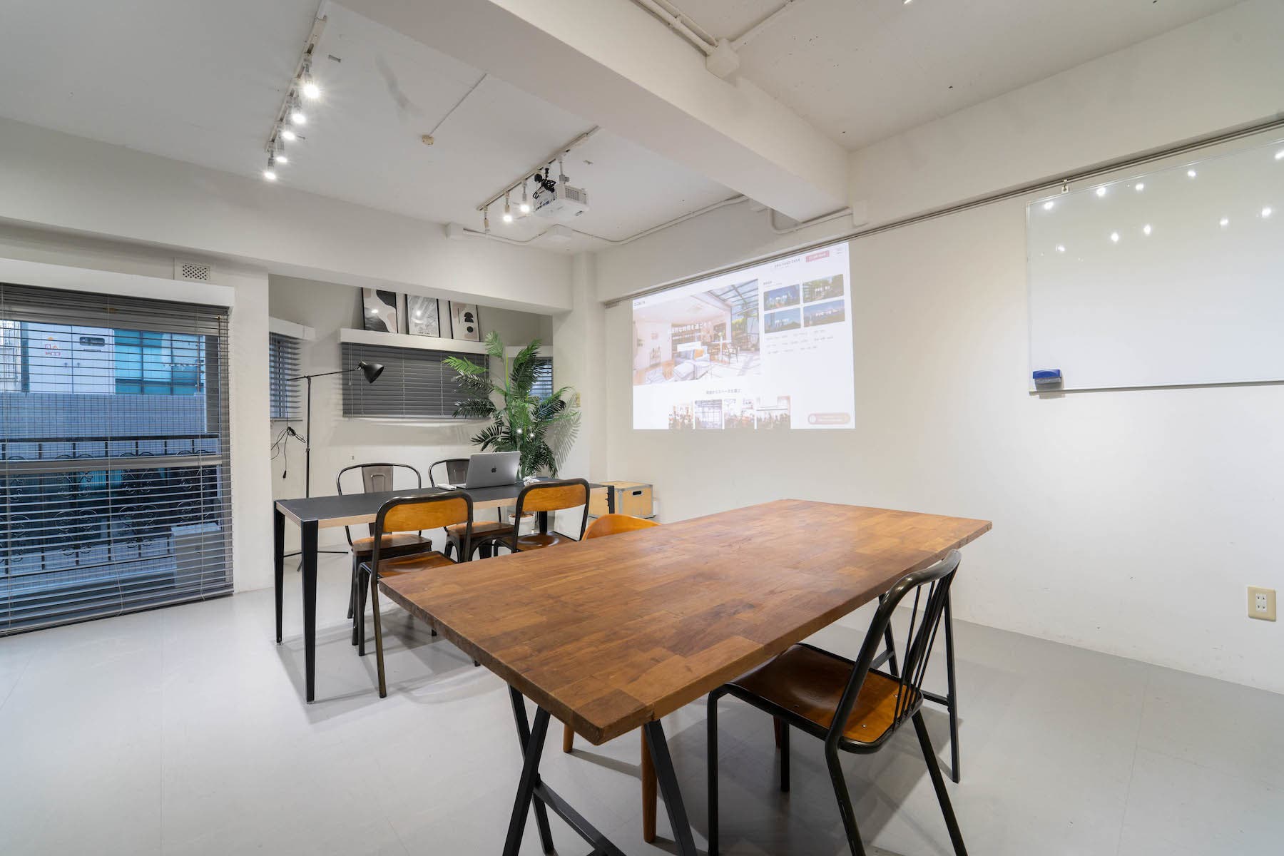 【原宿駅徒歩6分 / - C -（409号室）】 白壁・グレータイルの綺麗めハウススタジオ / 無料レンタル備品も充実の写真9