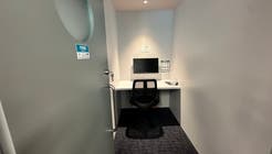 【センター南 by Farrow Group】モニター付き!Web会議ブースNo.7の写真4