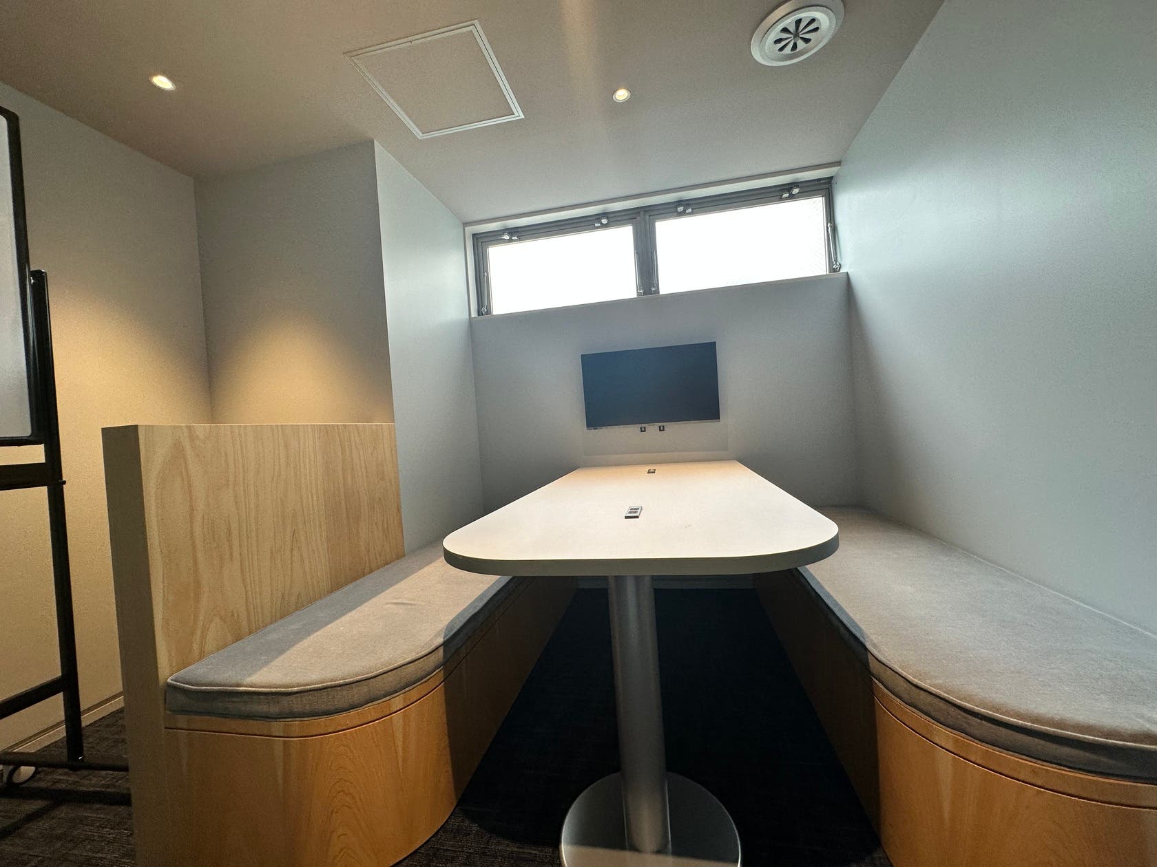 【センター南 by Farrow Group】モニター・ホワイトボード付き！6名様利用可能！会議室Aの写真8