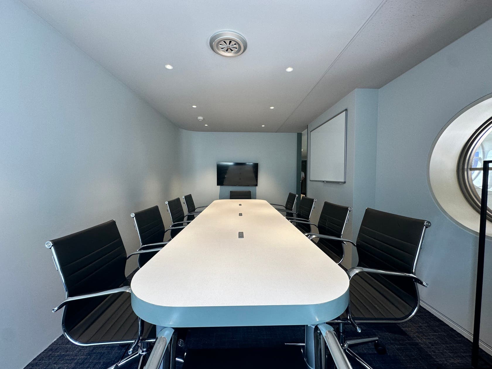 【センター南 by Farrow Group】モニター・ホワイトボード付き！10名様利用可能！会議室Cの写真6