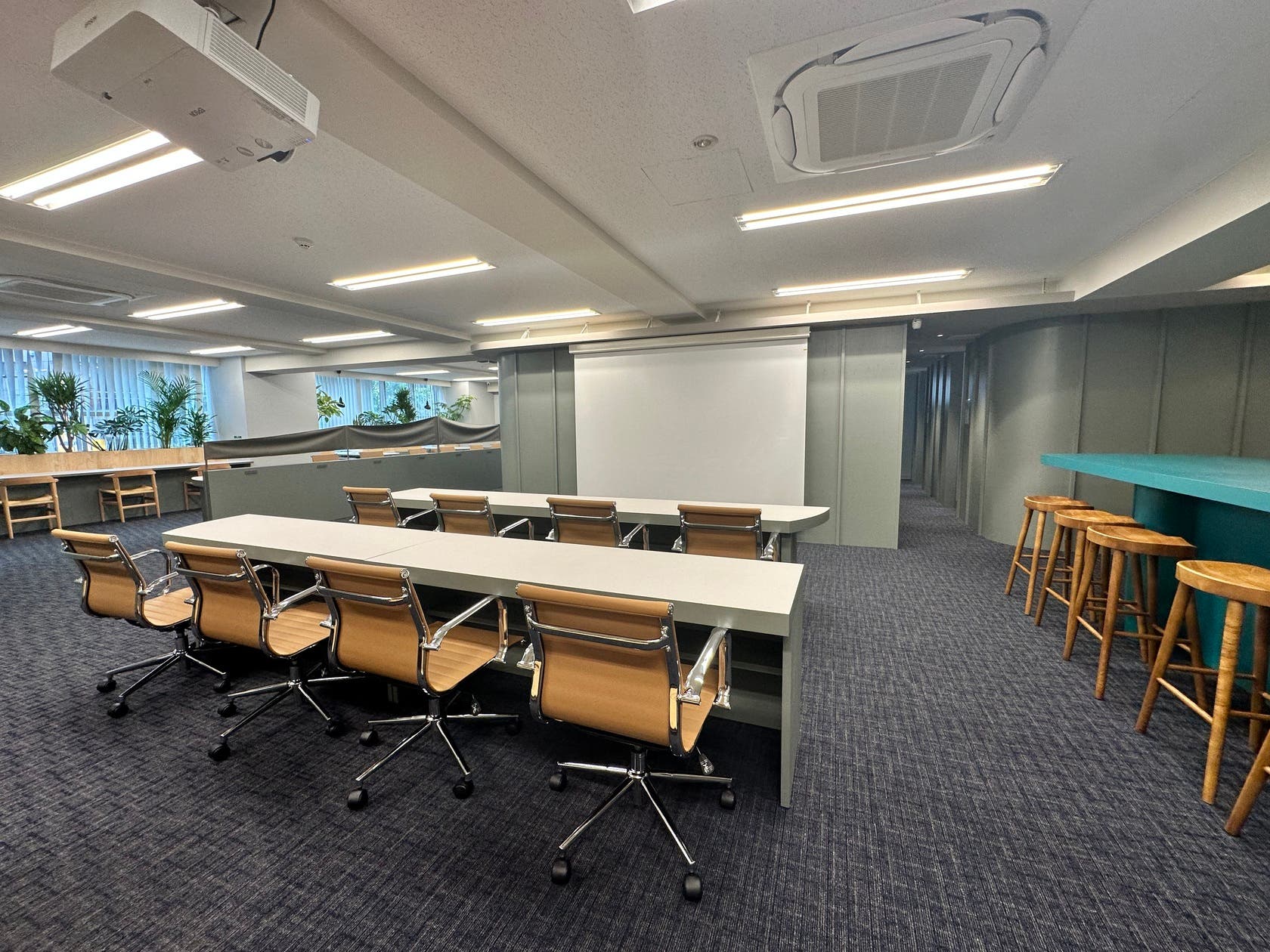 【センター南 by Farrow Group】モニター・ホワイトボード付き！最大30名様利用可能！貸切プランの写真5