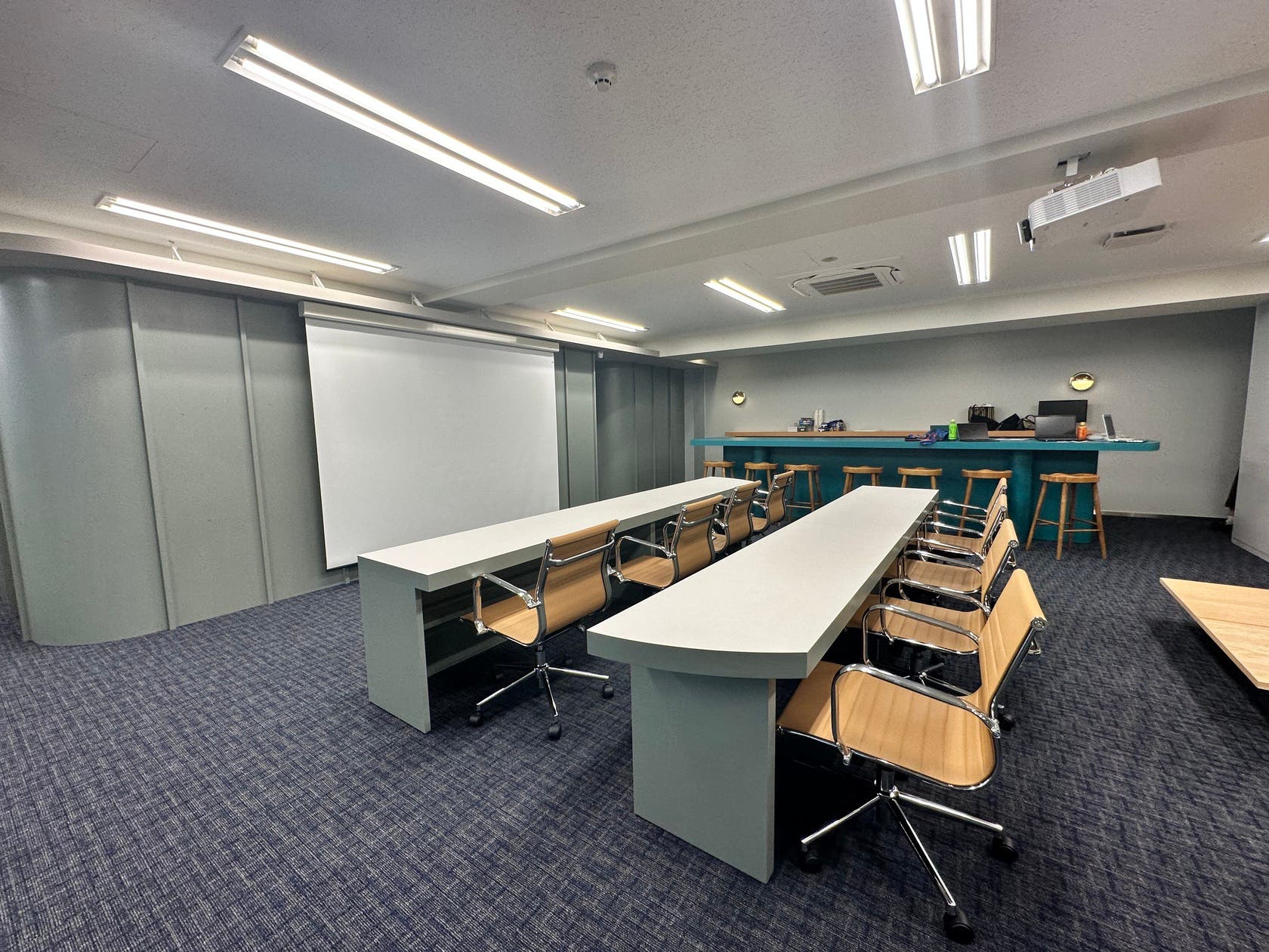 【センター南 by Farrow Group】モニター・ホワイトボード付き！最大30名様利用可能！貸切プランの写真7