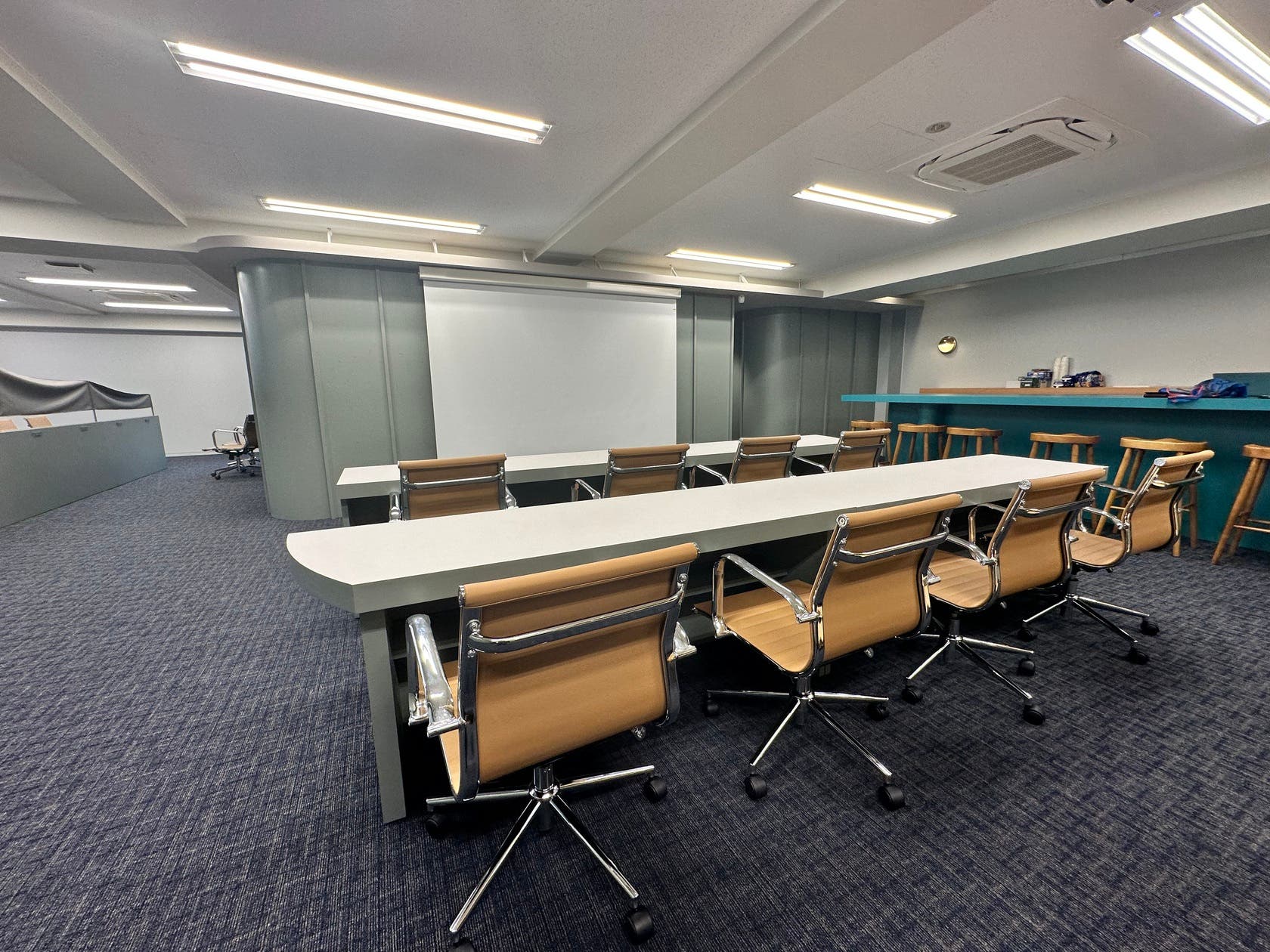 【センター南 by Farrow Group】モニター・ホワイトボード付き！最大30名様利用可能！貸切プランの写真9