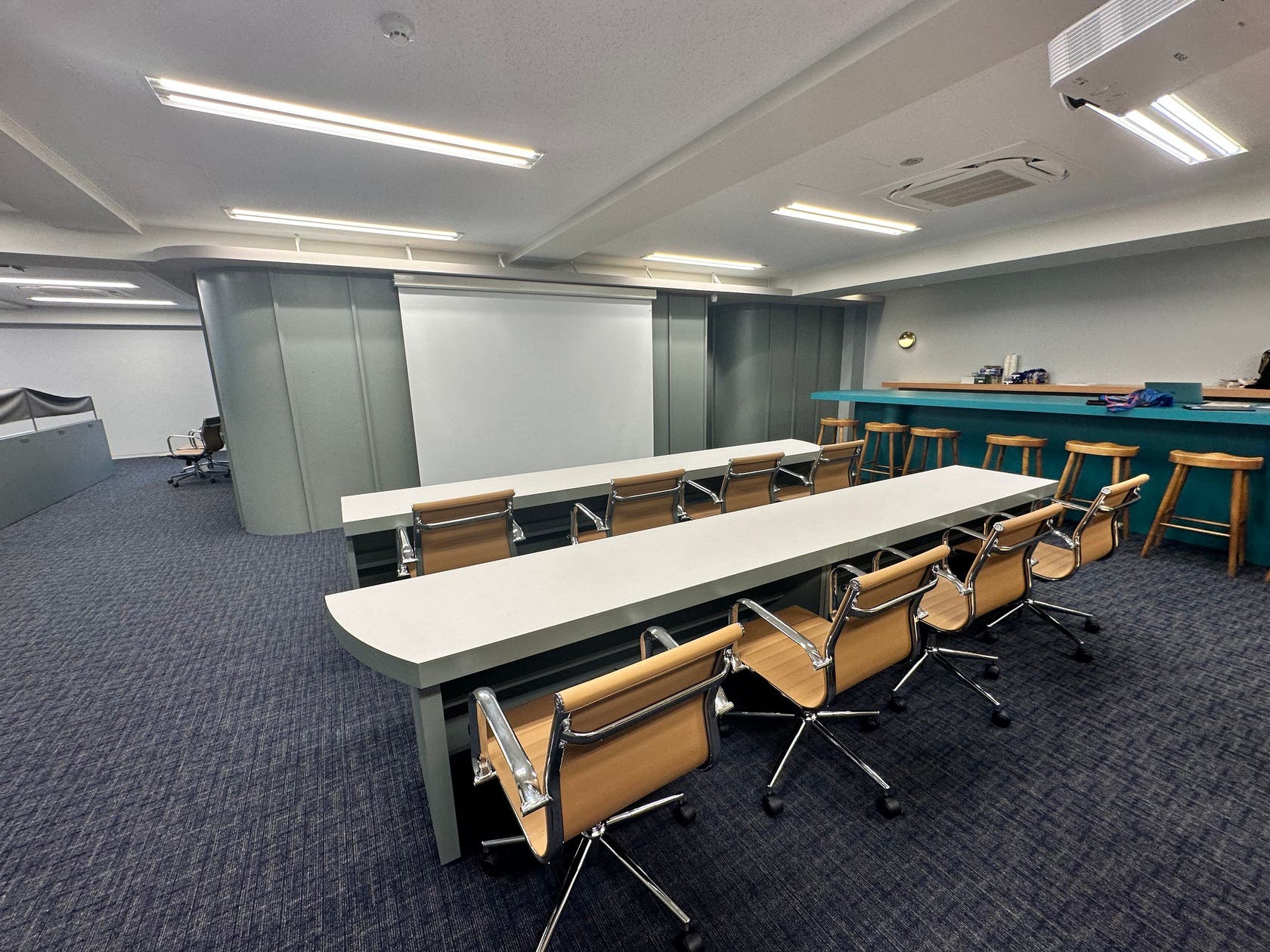 【センター南 by Farrow Group】モニター・ホワイトボード付き！最大30名様利用可能！貸切プランの写真10