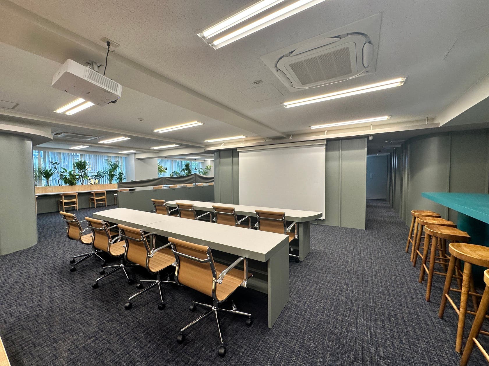 【センター南 by Farrow Group】モニター・ホワイトボード付き！最大30名様利用可能！貸切プランの写真12