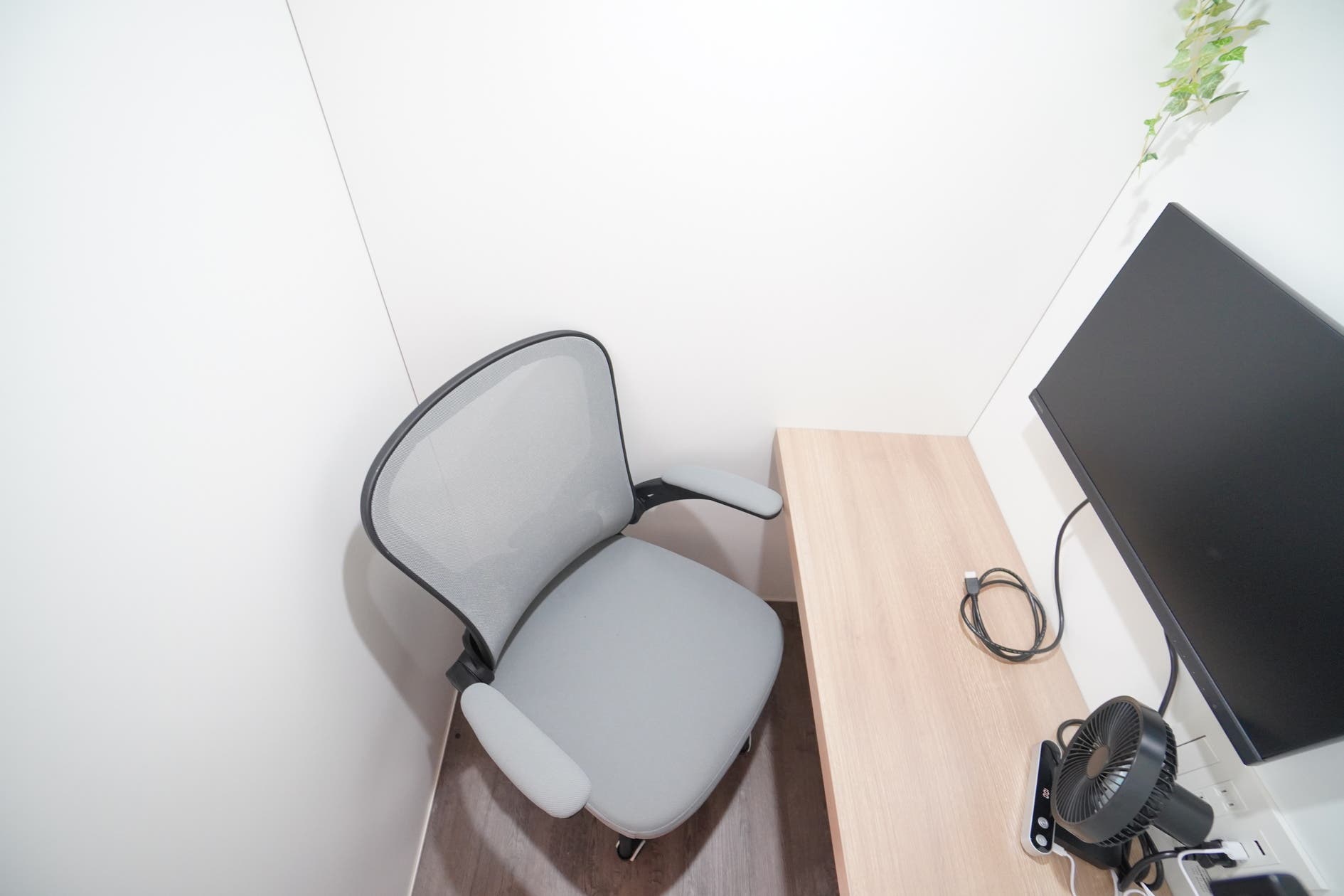 ＜ワークブース天六・天満No.1＞天神橋筋六丁目駅徒歩3分🚃1人用完全個室🚪Wi-Fi📶モニター🖥電源🔌⚡️テレワーク/面接の写真4