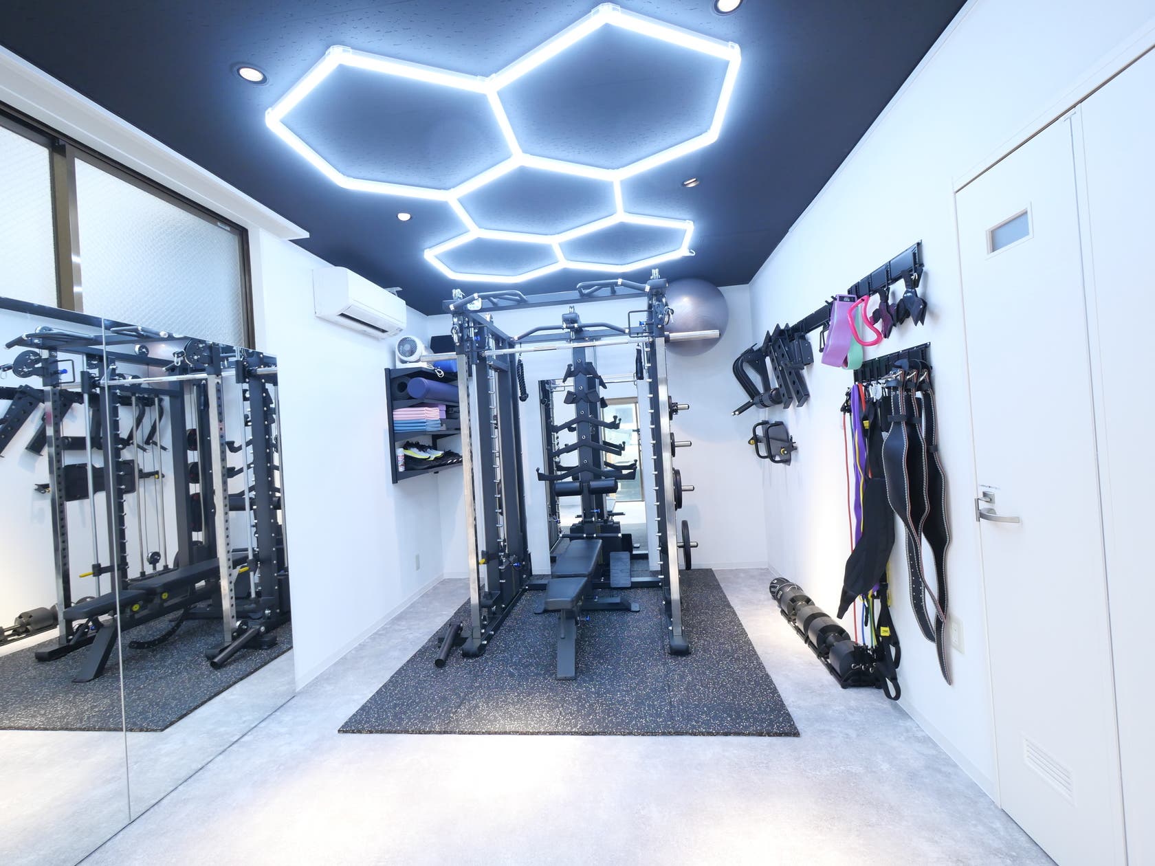 【北千住駅6分】｜地域最安｜ジャンプ系のトレーニング、ミット打ち🥊｜高性能設備｜備品多数｜ダンス可🕺｜レンタルジムの写真2