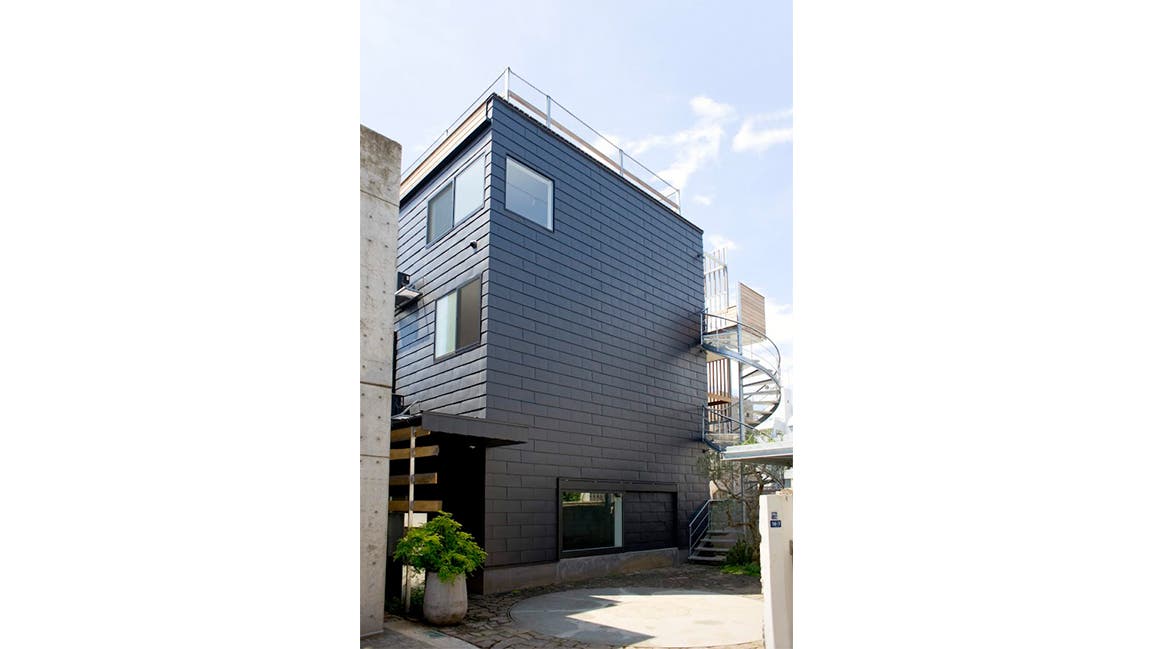 【外苑前徒歩5分】南青山のおしゃれなシェアオフィス内の会議室！天高・自然光◎VIP・取材対応に＜現代アート/本棚常設/会議利用＞の写真12