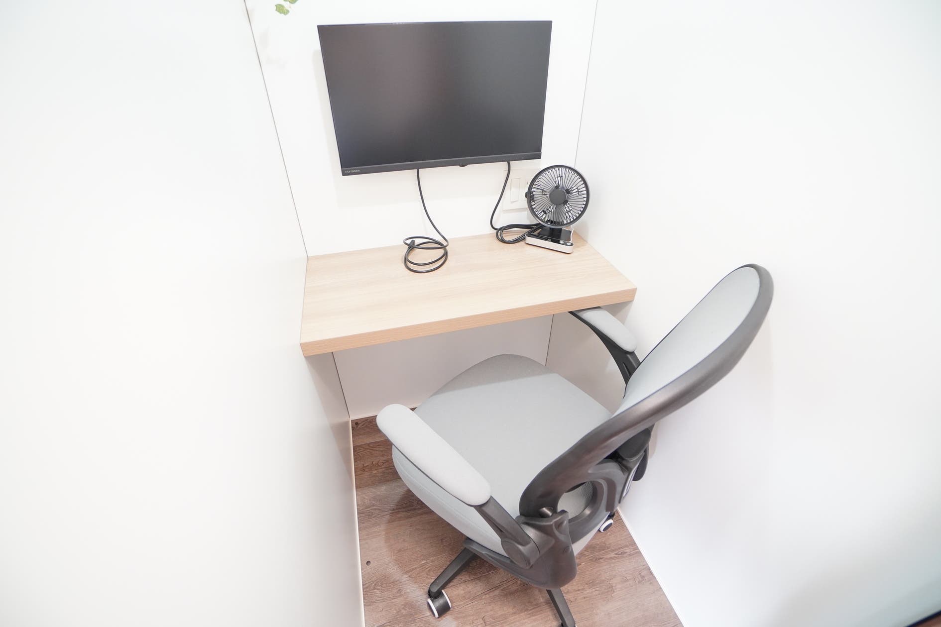 ＜ワークブース天六・天満No.2＞天神橋筋六丁目駅徒歩3分🚃1人用完全個室🚪Wi-Fi📶モニター🖥電源🔌⚡️テレワーク/面接の写真3