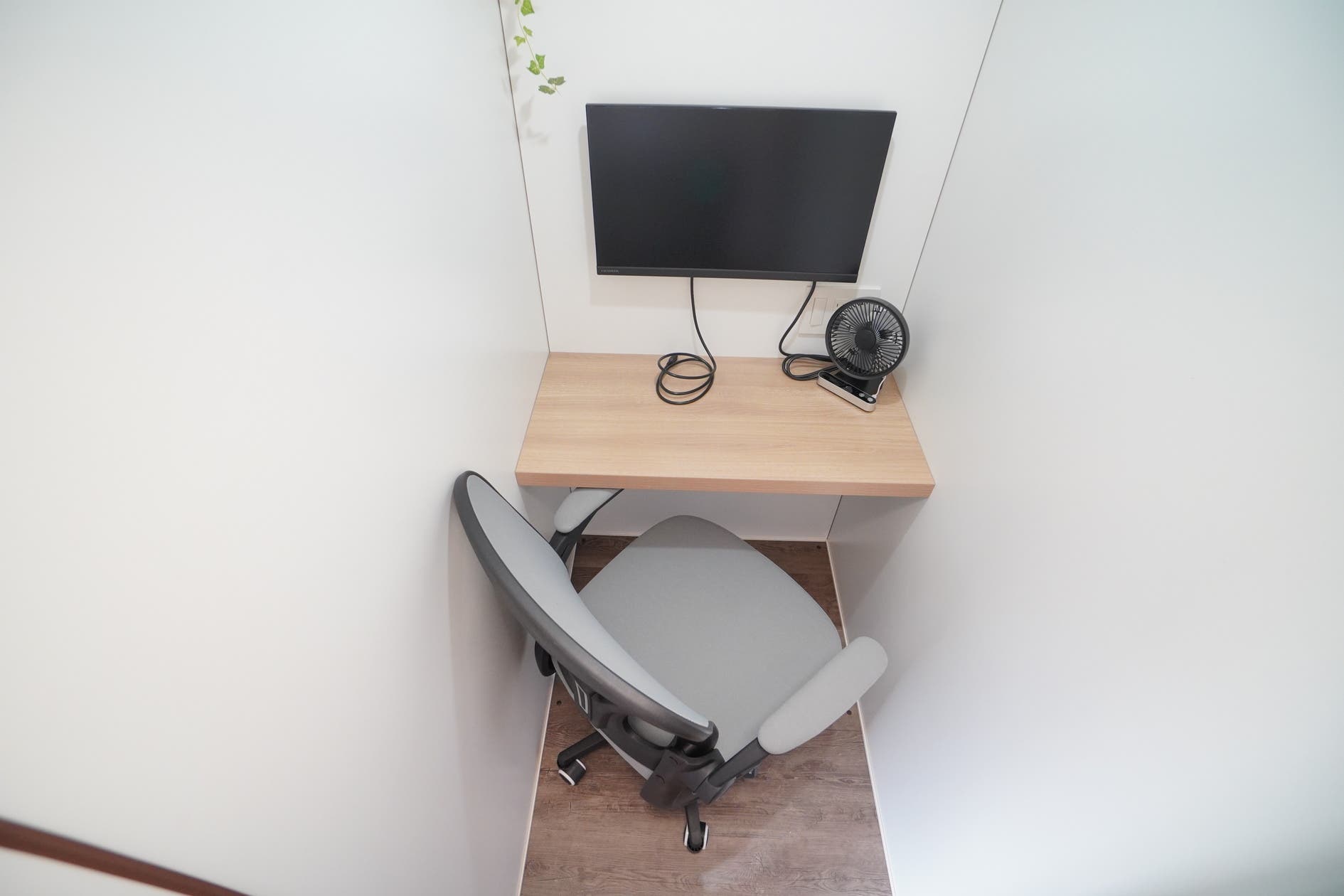 ＜ワークブース天六・天満No.3＞天神橋筋六丁目駅徒歩3分🚃1人用完全個室🚪Wi-Fi📶モニター🖥電源🔌⚡️テレワーク/面接の写真4