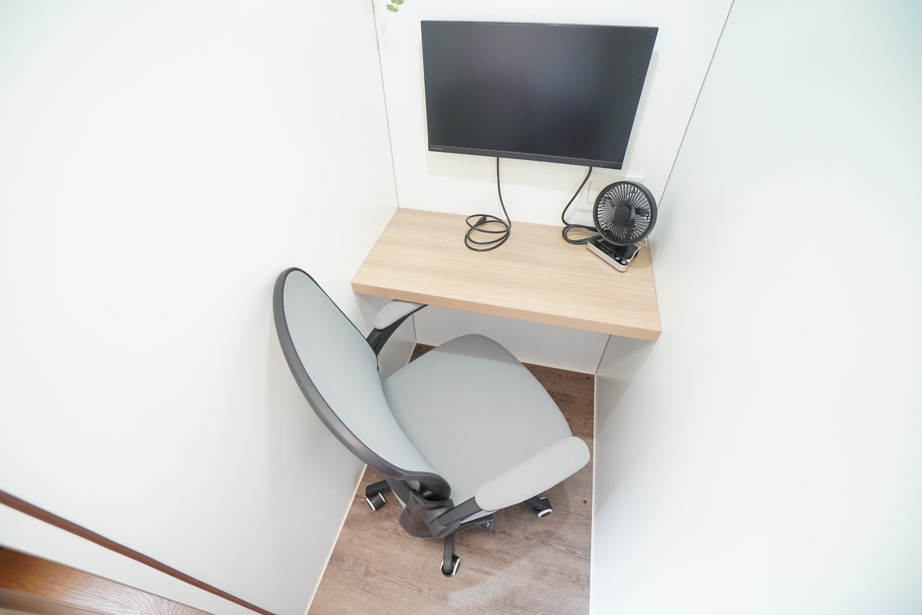 ＜ワークブース天六・天満No.3＞天神橋筋六丁目駅徒歩3分🚃1人用完全個室🚪Wi-Fi📶モニター🖥電源🔌⚡️テレワーク/面接の写真1