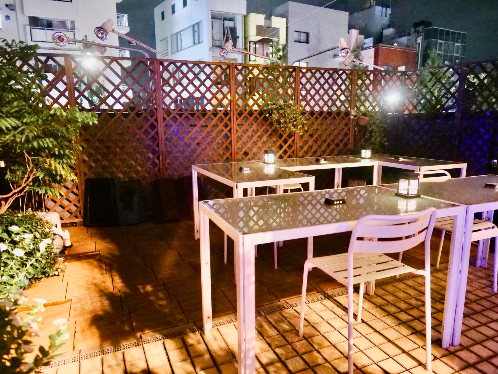 東高円寺徒歩１分テラス付き大型カラオケスナック　都会の中のオアシス　の写真8