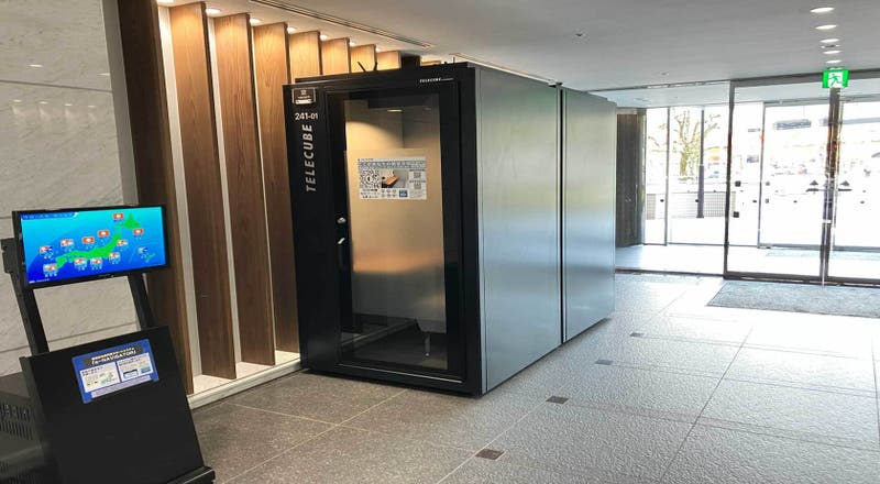 【テレキューブ】濃飛ニッセイビルの個室型ワークブース（241-01）です。視線と音を遮る、プライベートな集中環境。
