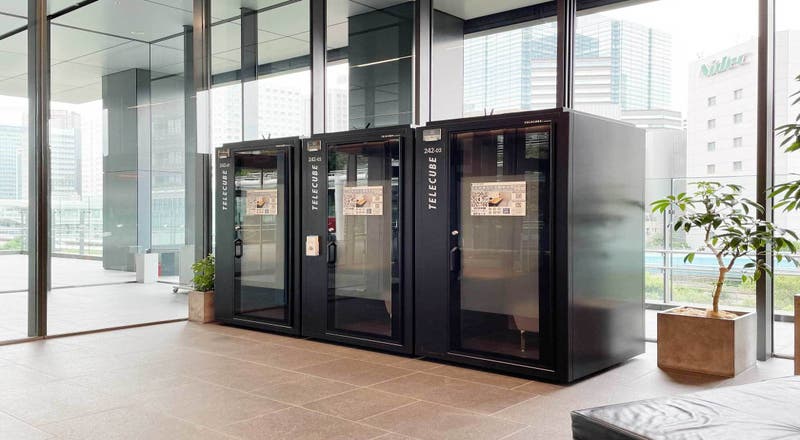 【テレキューブ】大崎ウィズタワー 3Fの個室型ワークブース（242-02）です。視線と音を遮る、プライベートな集中環境。