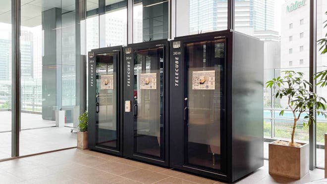 【テレキューブ】大崎ウィズタワー 3Fの個室型ワークブース(242-03)です。視線と音を遮る、プライベートな集中環境。の写真1