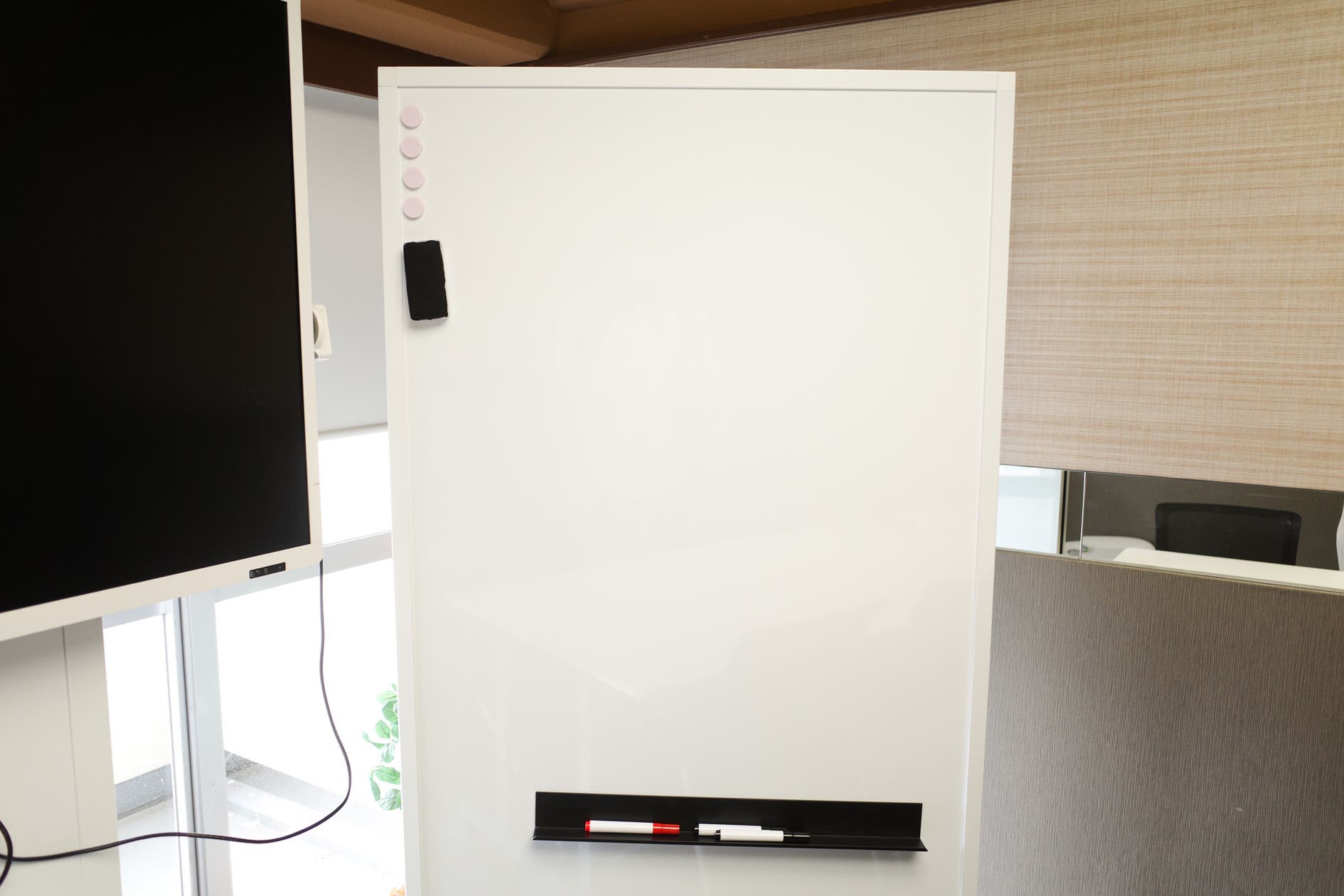 【リモートベースroom4】⚡️パソコン接続楽々55インチの電子黒板採用の次世代スペース⚡️12人着席⚡️近鉄四日市4分⚡️の写真2