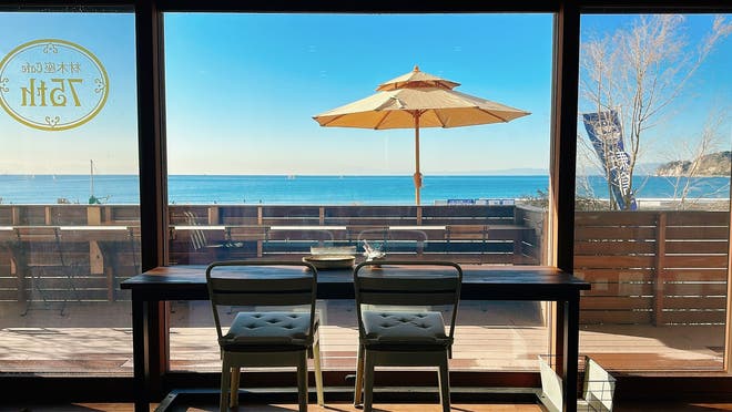 絶景!R134沿いの海を一望できるテラス付きカフェの写真1