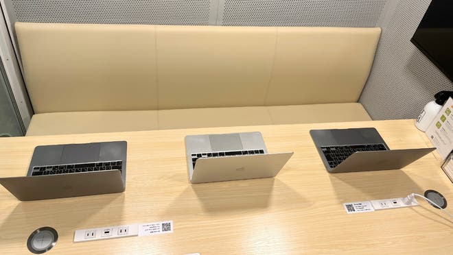 🌟勉強会に最適🌟【新宿駅東口徒歩2分|定員6名半個室|2G】テスト勉強/無料Wi-Fi/電源/55inモニターの写真2