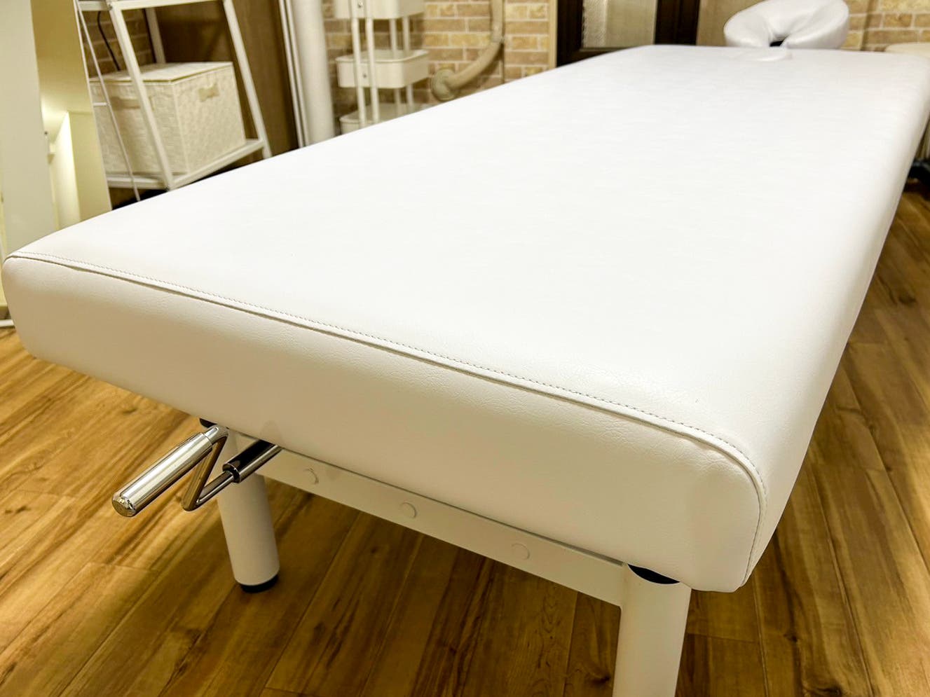 【402号店】【鶴見駅1分】落ち着いた空間 完全個室レンタルサロン【整体、エステ、マッサージ、テレワーク】の写真5