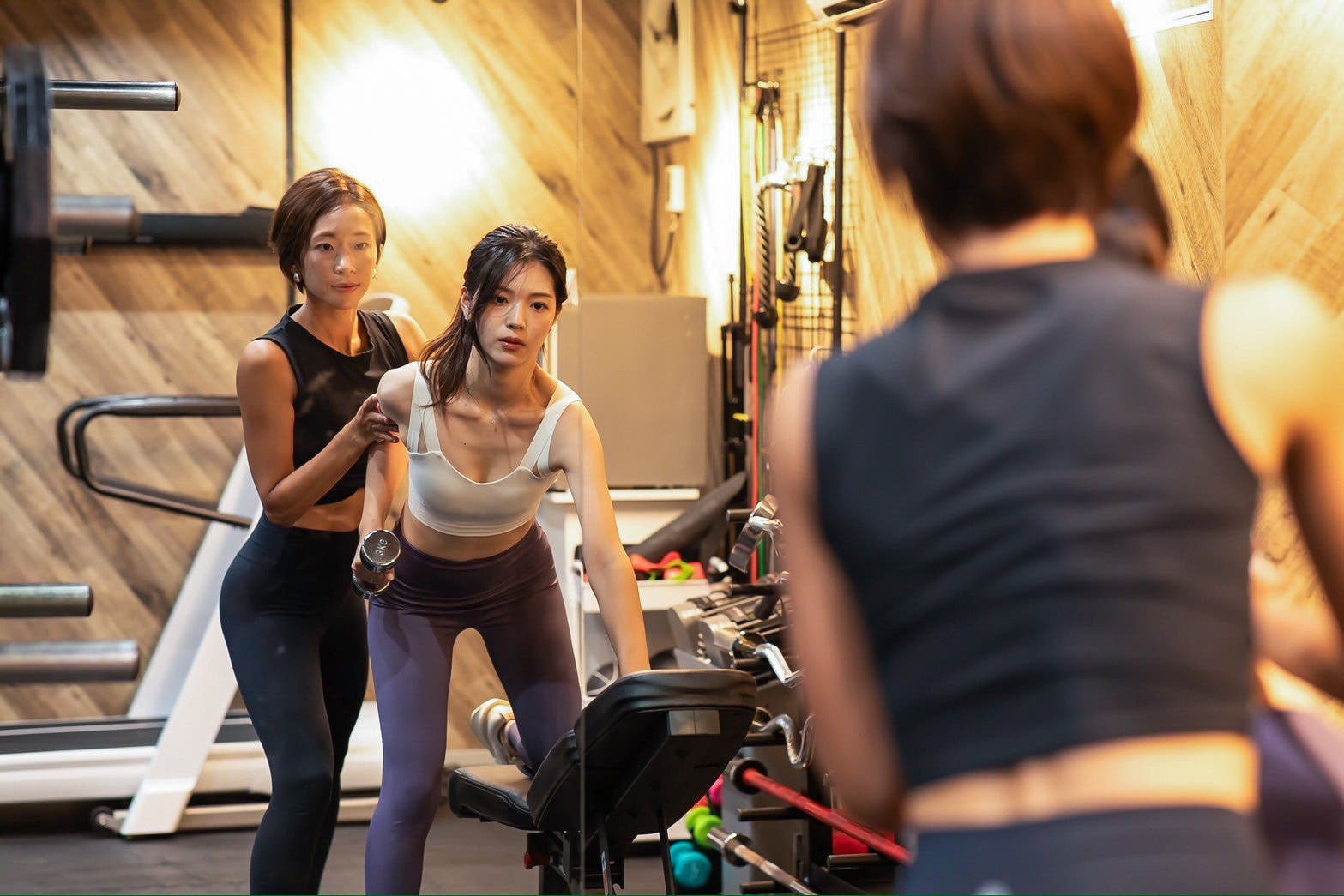 広々空間！【藤沢駅徒歩3分】『ルームランナー／施術ベッド有』完全個室・24時間利用のレンタルジムの写真4