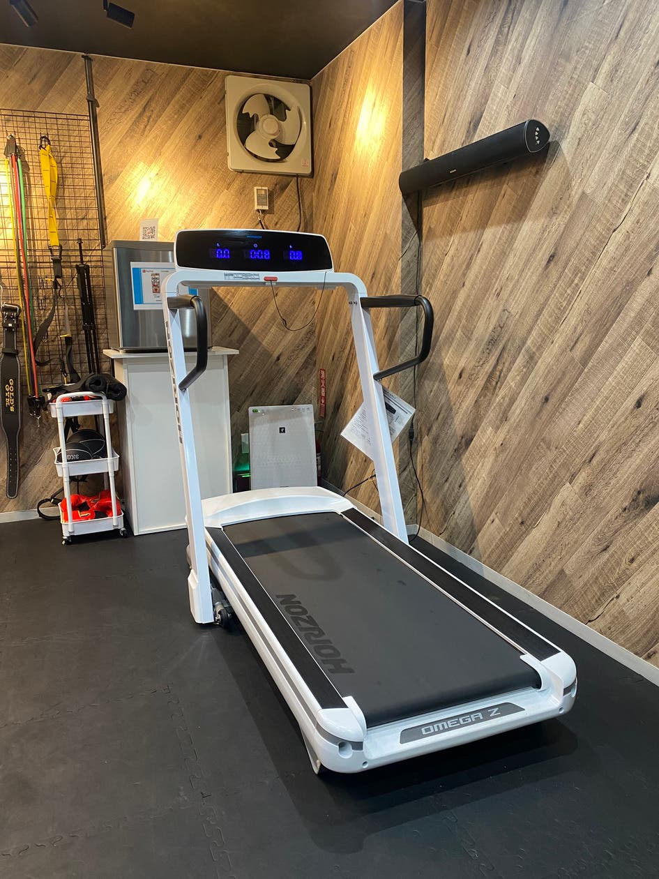 広々空間！【藤沢駅徒歩3分】『ルームランナー／施術ベッド有』完全個室・24時間利用のレンタルジムの写真9