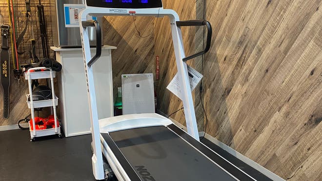 広々空間!【藤沢駅徒歩3分】『ルームランナー/施術ベッド有』完全個室・24時間利用のレンタルジムの写真9