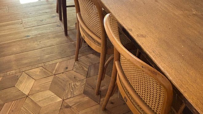 逗子駅から徒歩9分/駐車場1台可/シンボルツリーを眺める個室の写真2