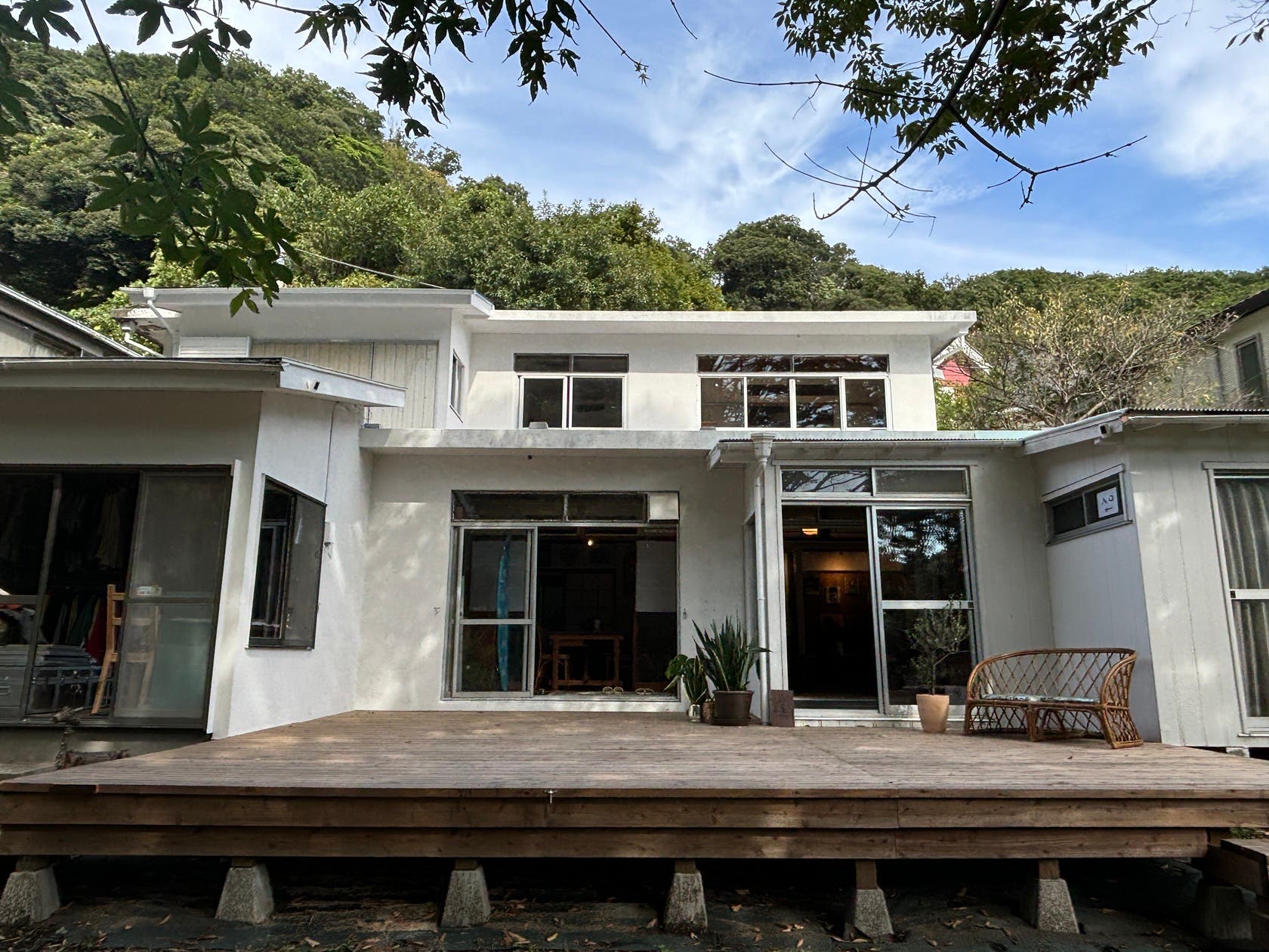 逗子駅から徒歩9分/駐車場1台可/シンボルツリーを眺める個室の写真7