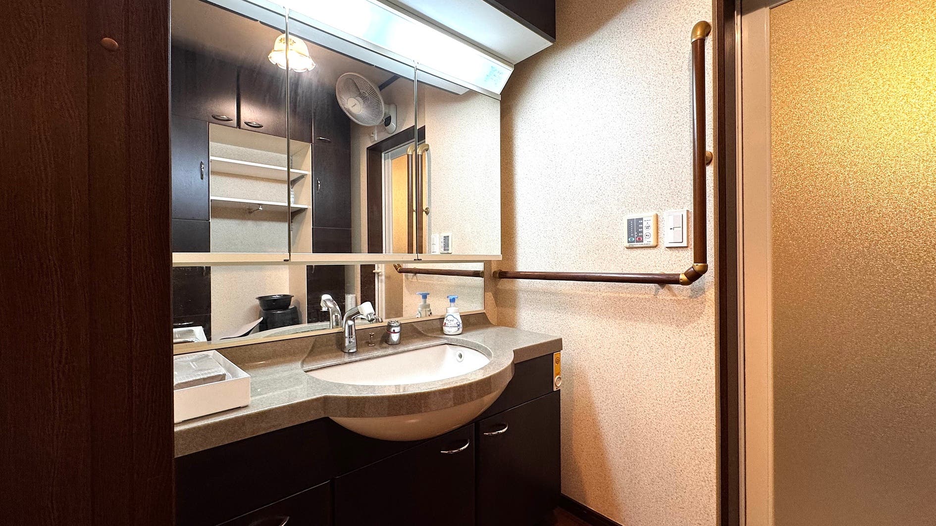 戸建ての１Fで広々空間✨まったり時間を過ごすのにピッタリ😆１F号室の写真26