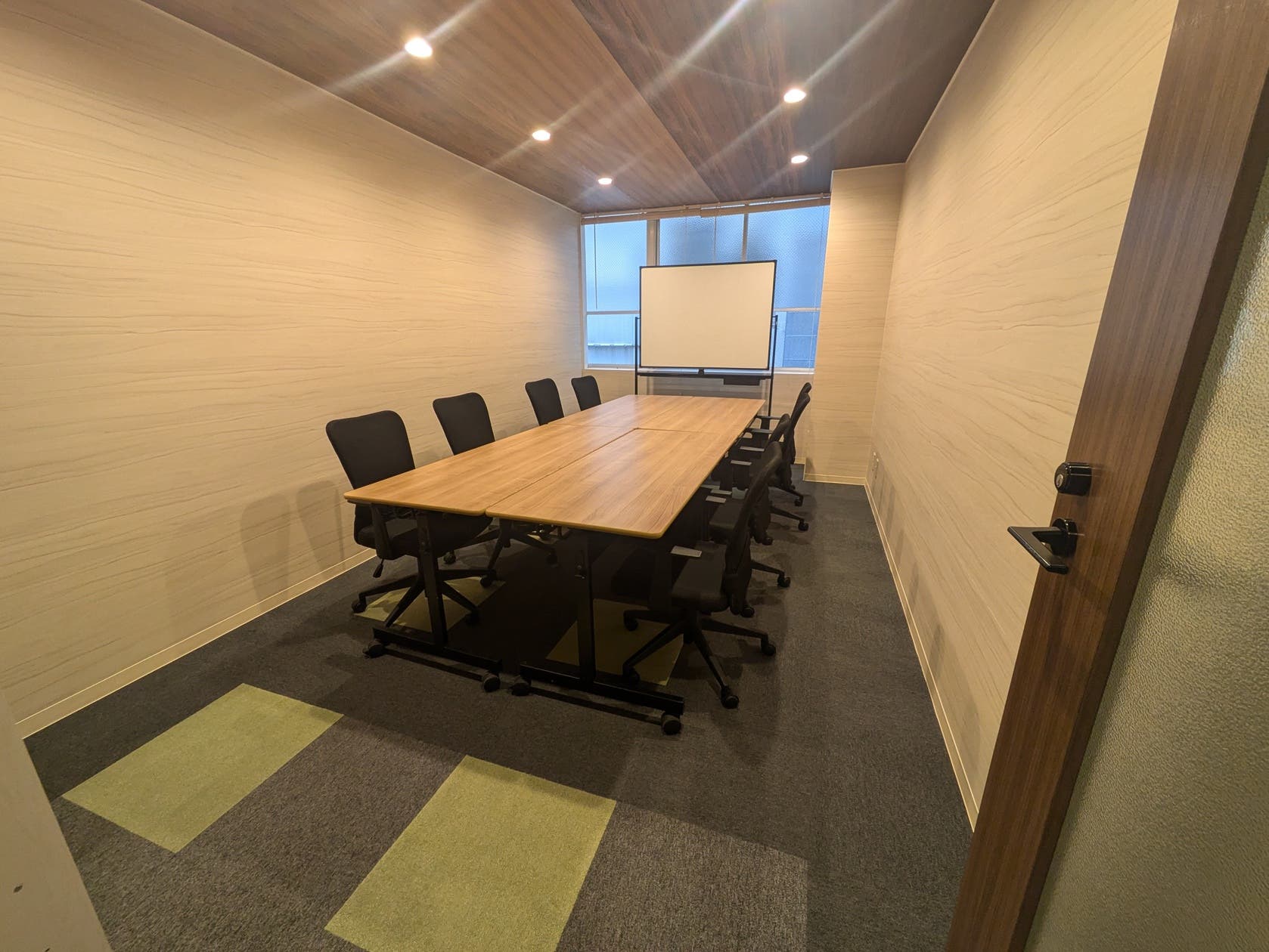 広瀬通 【3階第5会議室】会議・打ち合わせ／24時間OK／Wi-fi・ホワイトボード有り／8名用の写真2