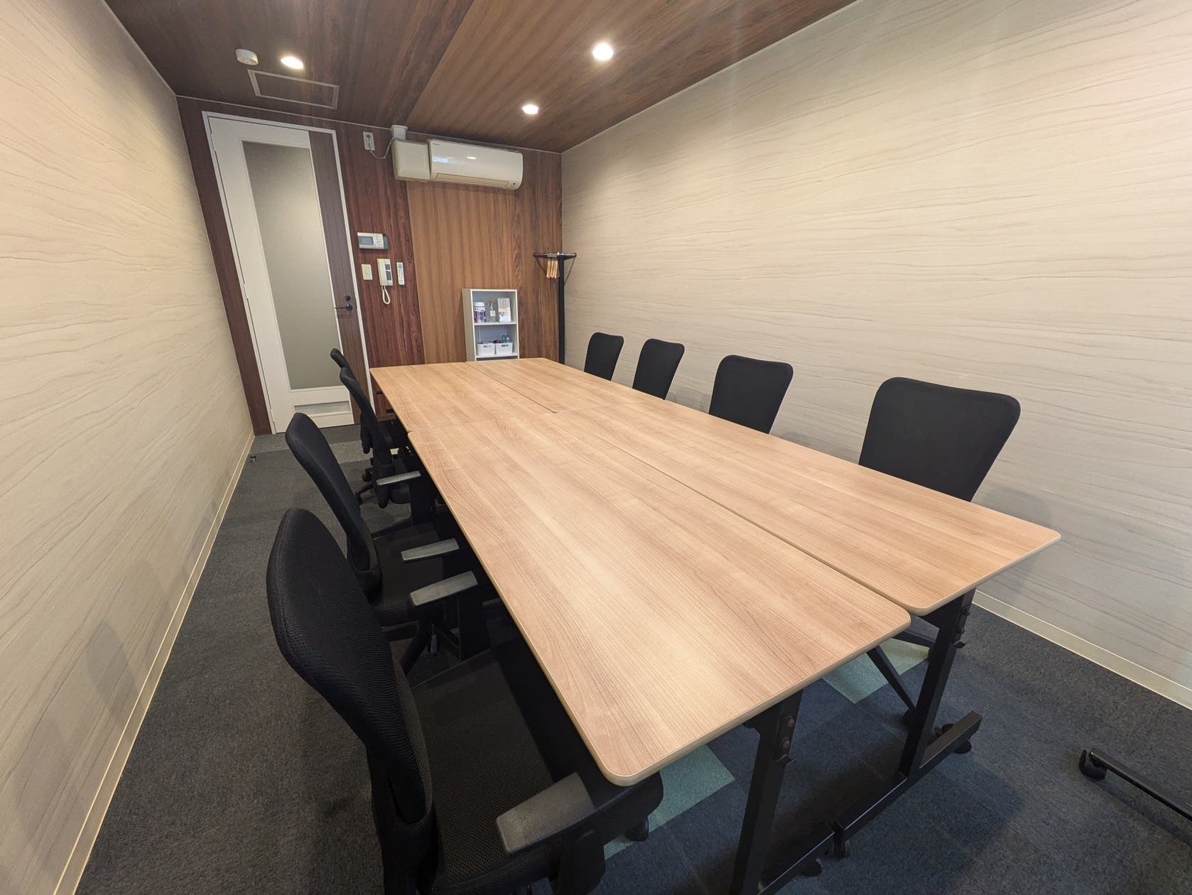 広瀬通 【3階第5会議室】会議・打ち合わせ／24時間OK／Wi-fi・ホワイトボード有り／8名用の写真4