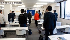 青梅線昭島駅・南口から徒歩1分。1テーブルに3人着席で、最大66名様まで収容可能 の写真2
