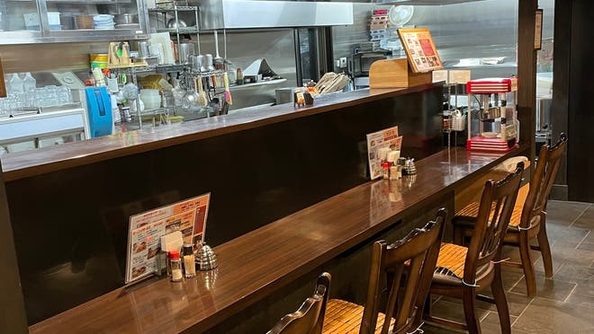 昼はカフェで営業してるスペースを夜にいろいろな用途で、使ってもらえたらと思い貸し出しております。の写真2