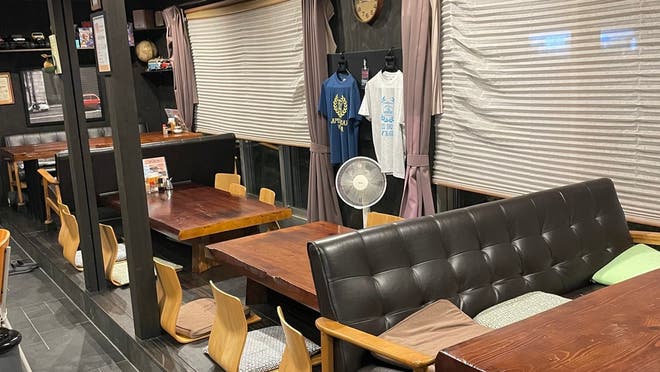 昼はカフェで営業してるスペースを夜にいろいろな用途で、使ってもらえたらと思い貸し出しております。の写真3