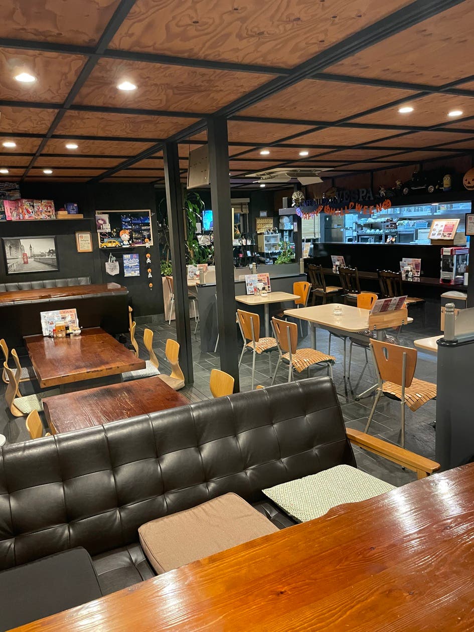 昼はカフェで営業してるスペースを夜にいろいろな用途で､使ってもらえたらと思い貸し出しております。の写真5