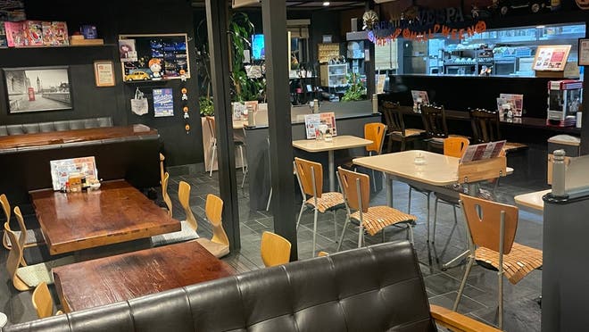 昼はカフェで営業してるスペースを夜にいろいろな用途で、使ってもらえたらと思い貸し出しております。の写真5