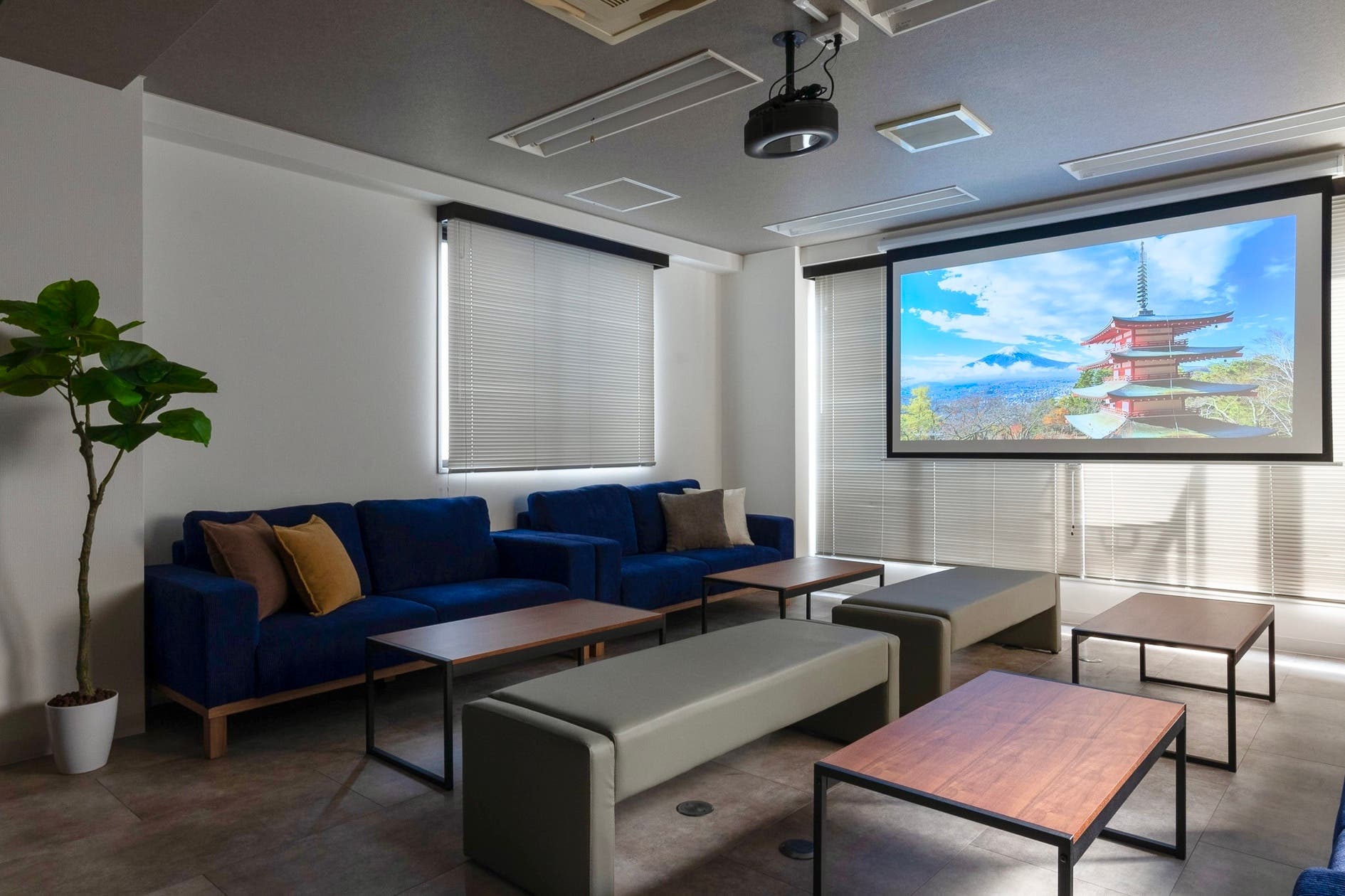 神田駅1分🚃最大30名着席🎉100㌅大型スクリーン🎬懇親会/イベント/ビジネス利用に🎤おしゃれなケータリング♪の写真7