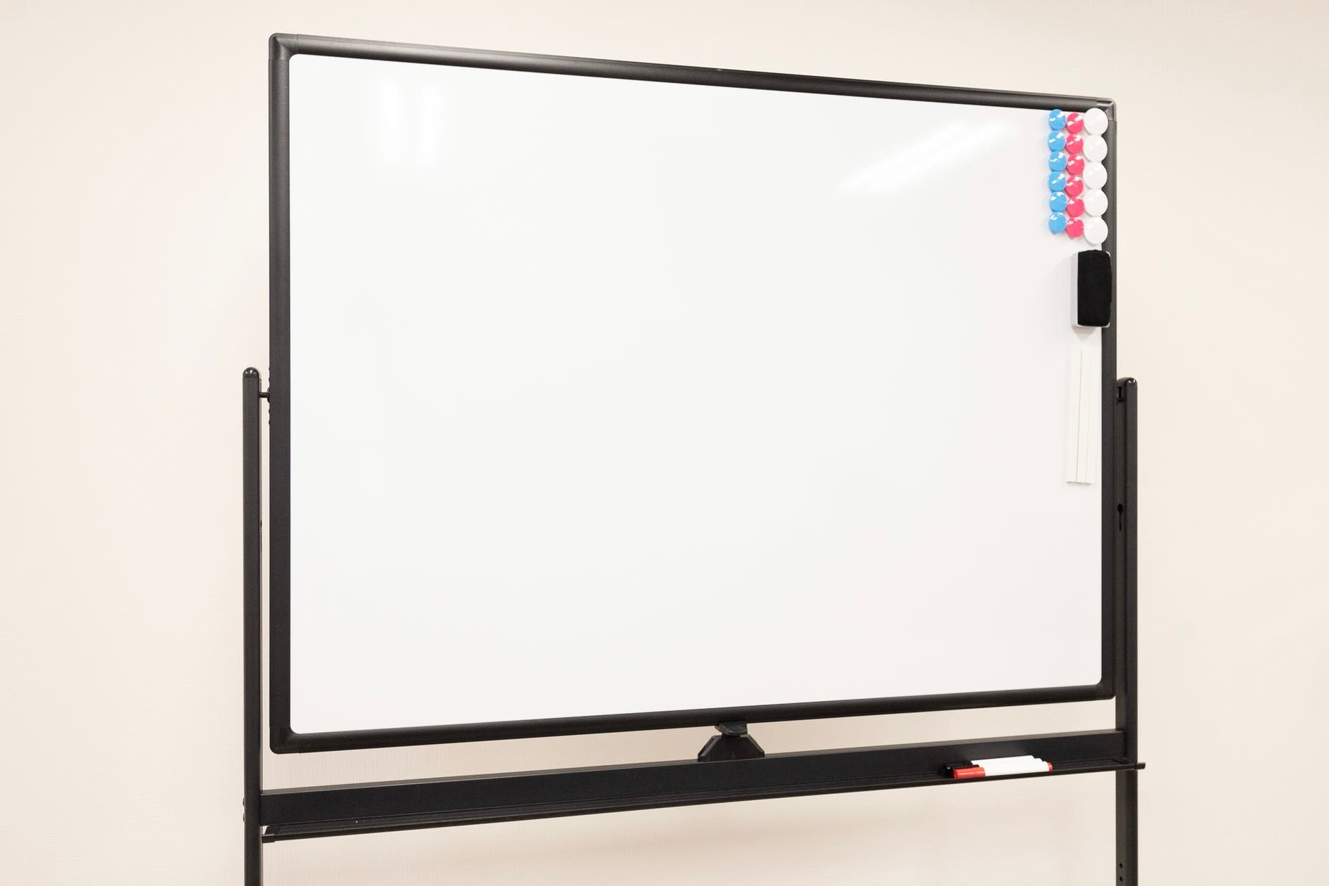 神田駅1分🚃最大30名着席🎉100㌅大型スクリーン🎬懇親会/イベント/ビジネス利用に🎤おしゃれなケータリング♪の写真11