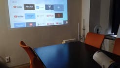 金山駅徒歩2分!Wifi/プロジェクター/ホワイトボード完備|広々テーブルで会議やワークショップにおすすめの写真3