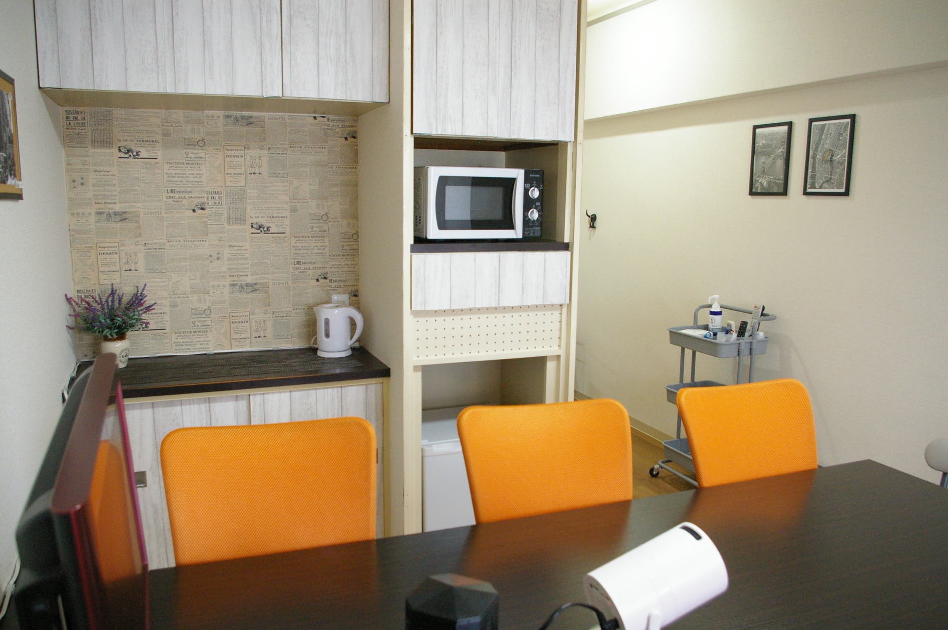 金山駅徒歩２分！Wifi／プロジェクター／ホワイトボード完備｜広々テーブルで会議やワークショップにおすすめの写真6