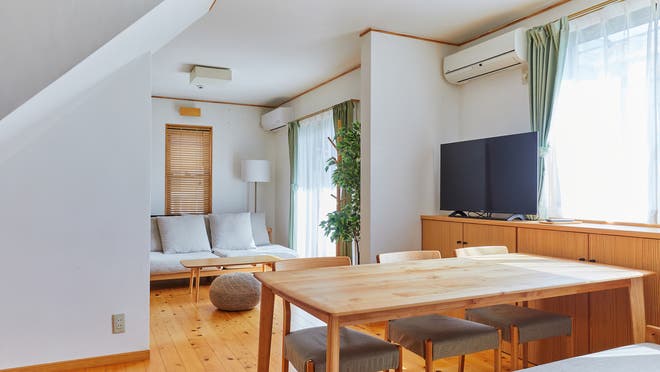 スタジオB:ヒノキ無垢材の一軒家 2LDK 自然光/円鏡/家具家電一式/生活のできるお部屋の写真3